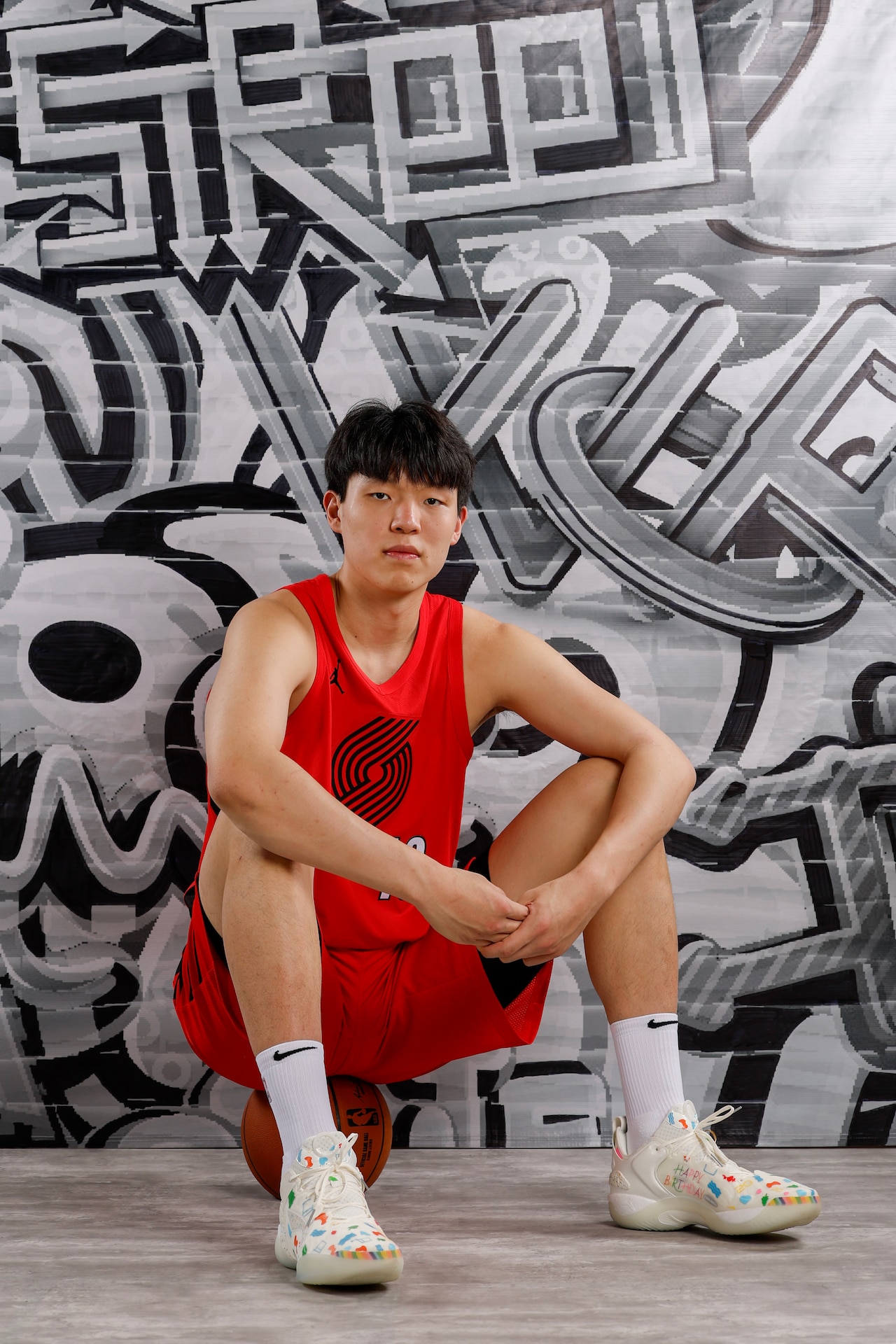 PHOTOS » Yang Hansen Rookie Photo Shoot | Portland Trail Blazers