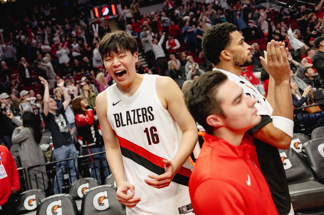 PHOTOS » Trail Blazers face the Sacramento Kings on October 10, 2025 ...