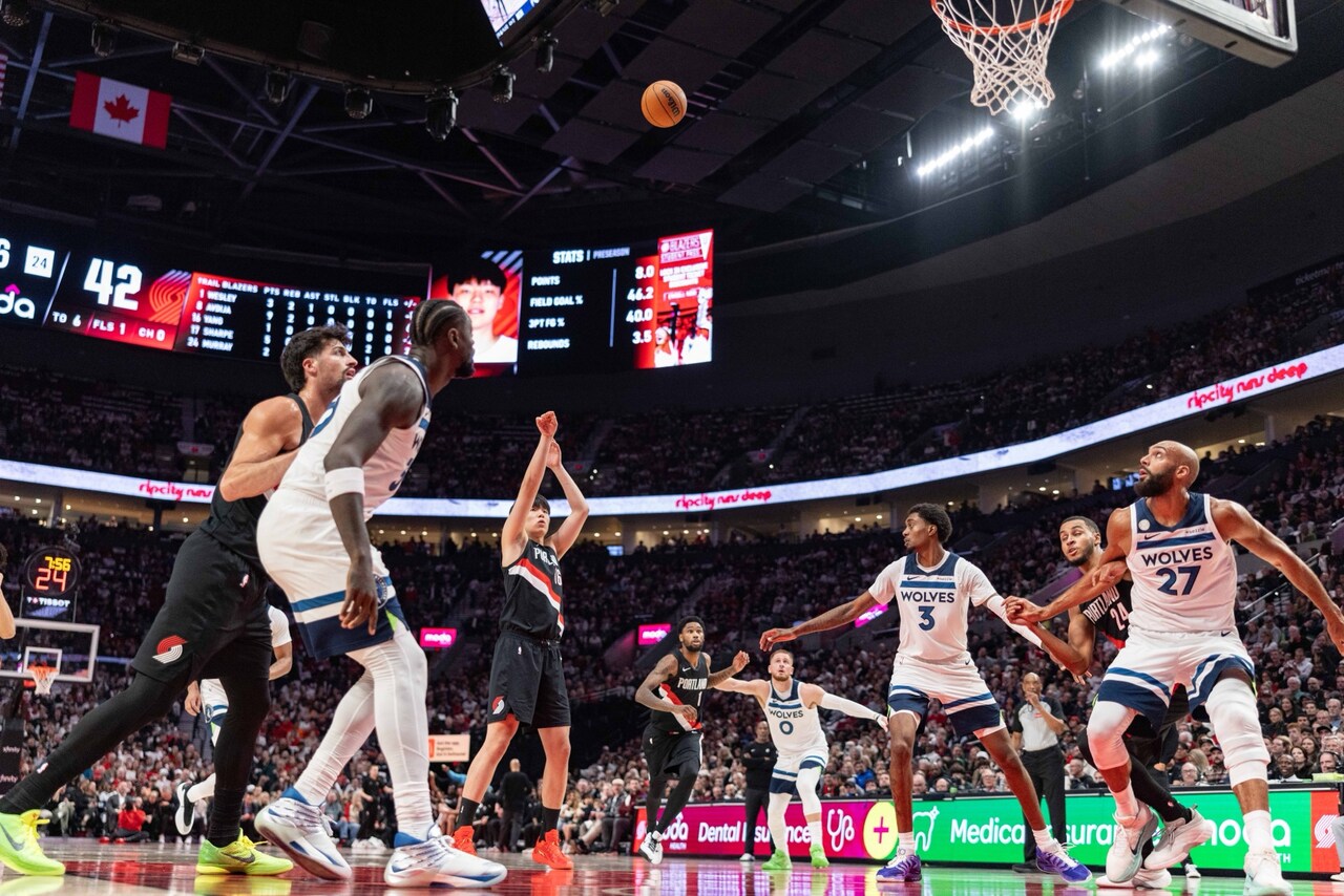PHOTOS » Trail Blazers face the Minnesota Timberwolves on October 22 ...