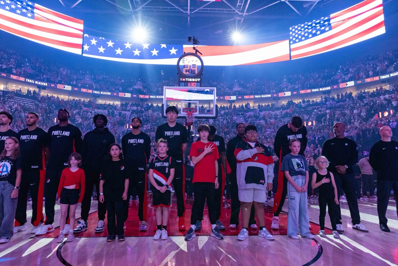 PHOTOS » Trail Blazers face the Minnesota Timberwolves on October 22 ...