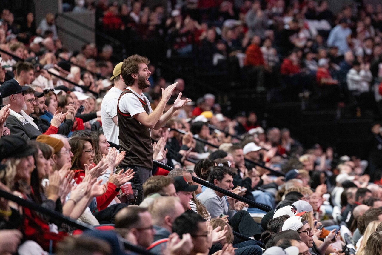 PHOTOS » Trail Blazers face the Minnesota Timberwolves on October 22 ...