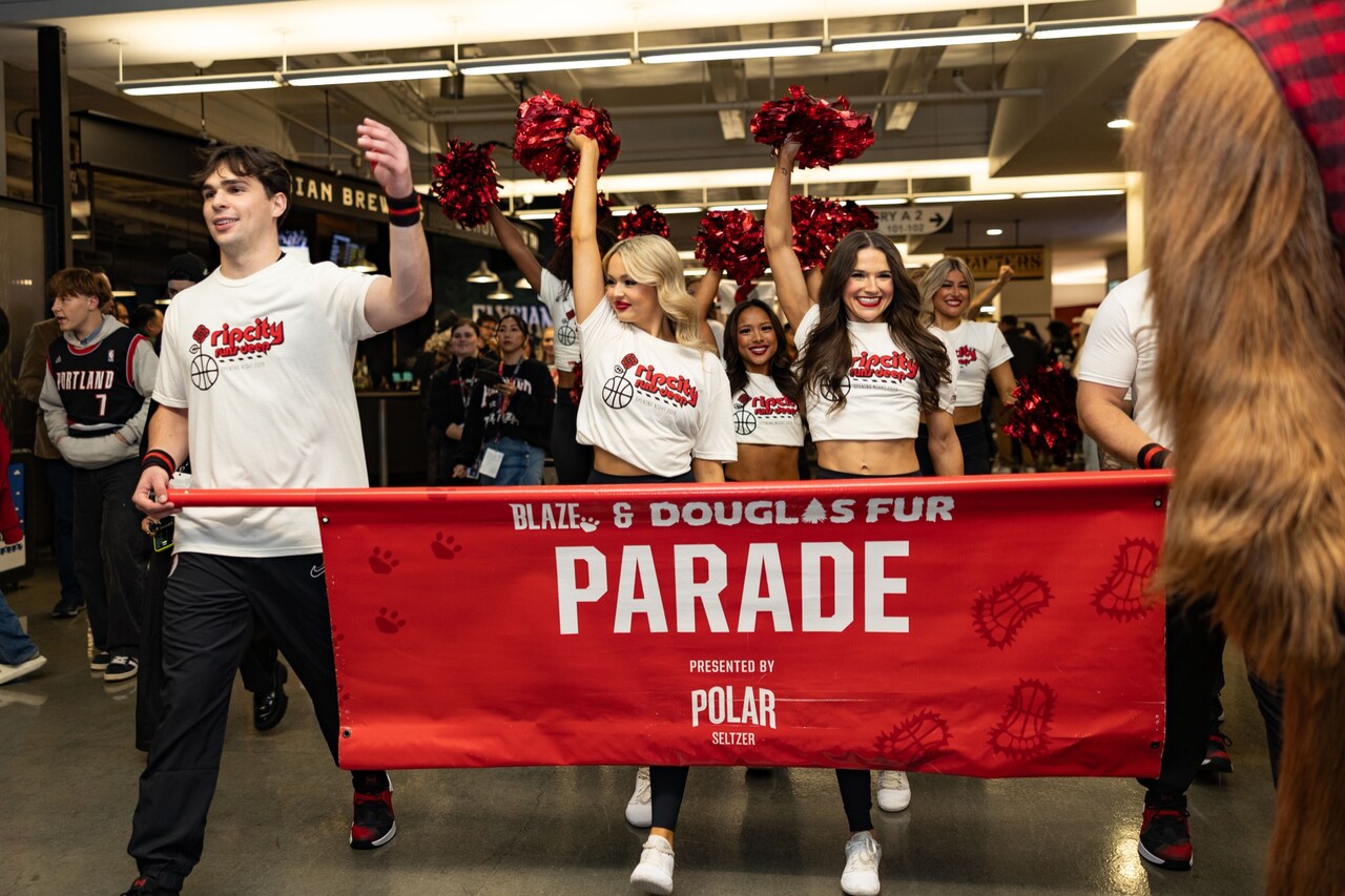 PHOTOS » Trail Blazers face the Minnesota Timberwolves on October 22 ...