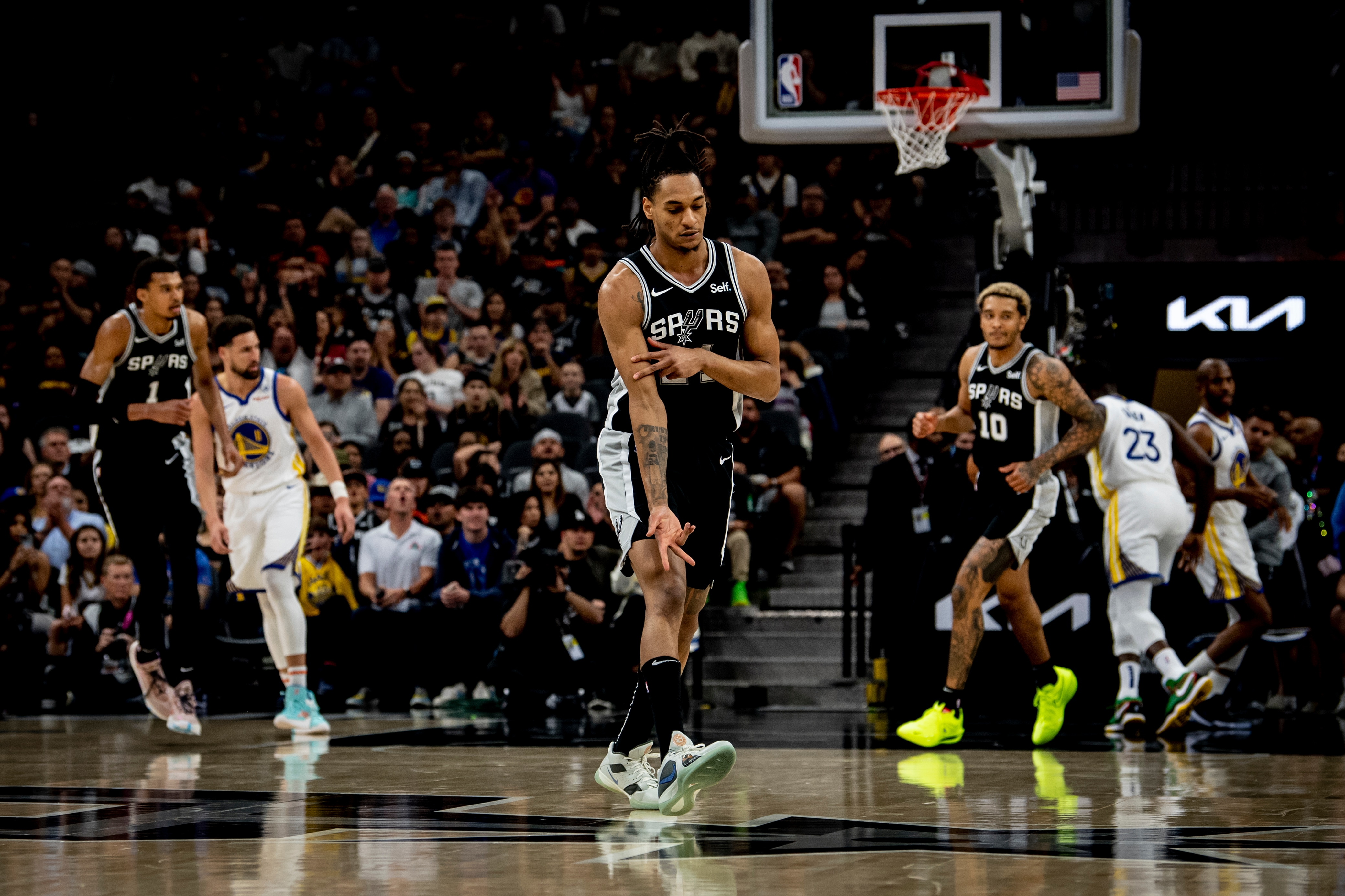 Photos: Spurs at Golden State Warriors | 3/11/24 Photo Gallery | NBA.com