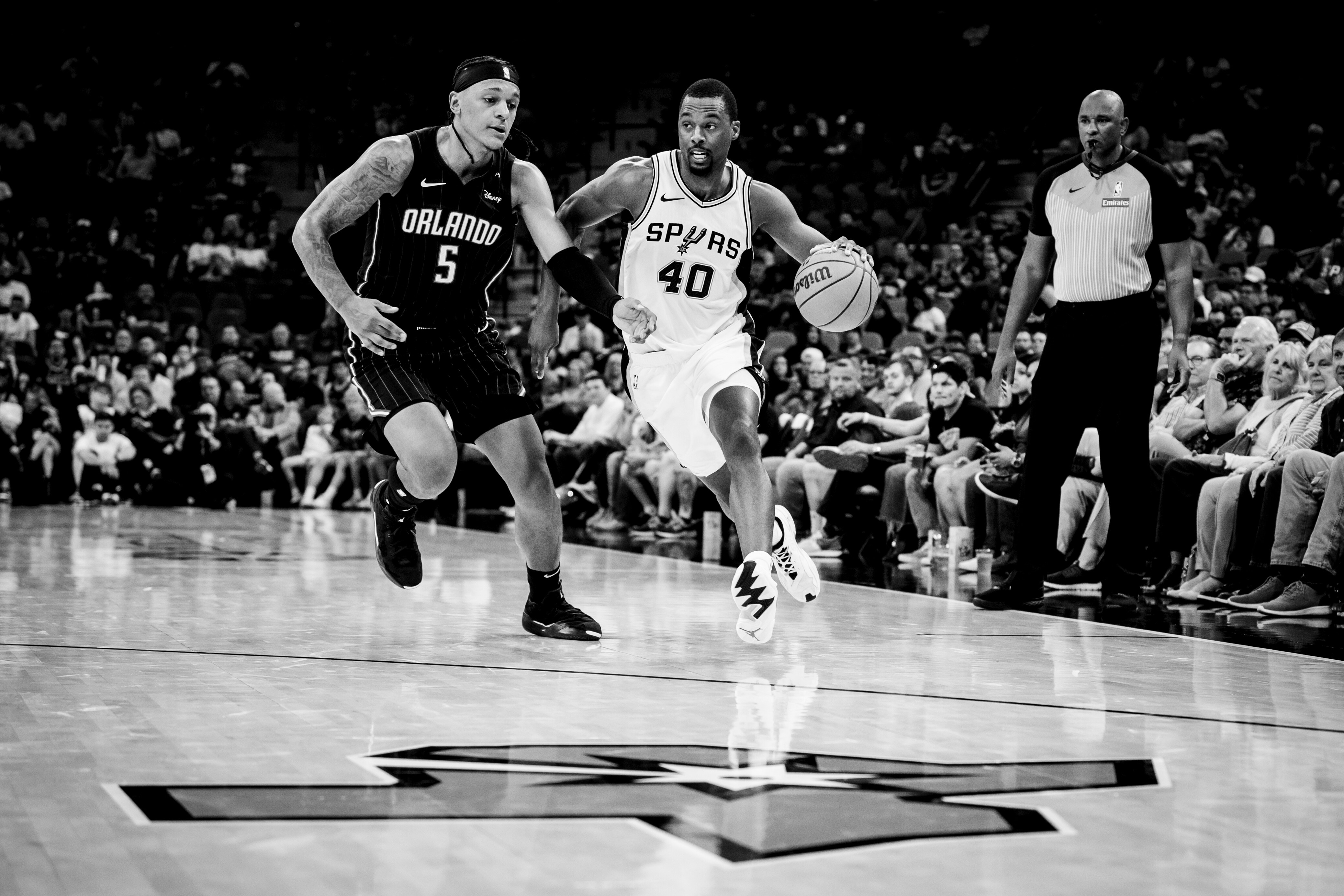 San Antonio Spurs forward Harrison Barnes drives to the basket during ...