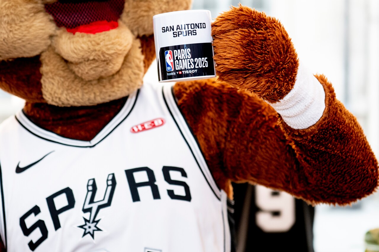 Spurs Pop-Up Shop with Tre and Julian | San Antonio Spurs