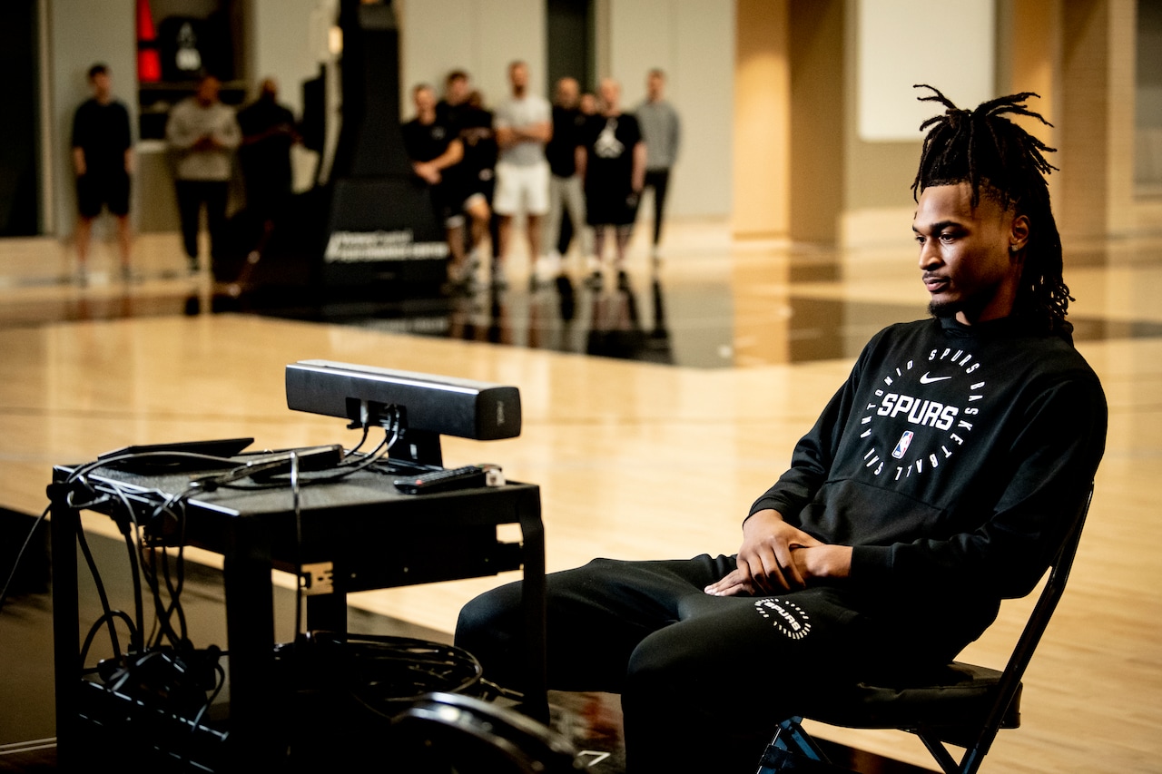 Photos: Stephon Castle Wins 2025 NBA Rookie of The Year | San Antonio Spurs