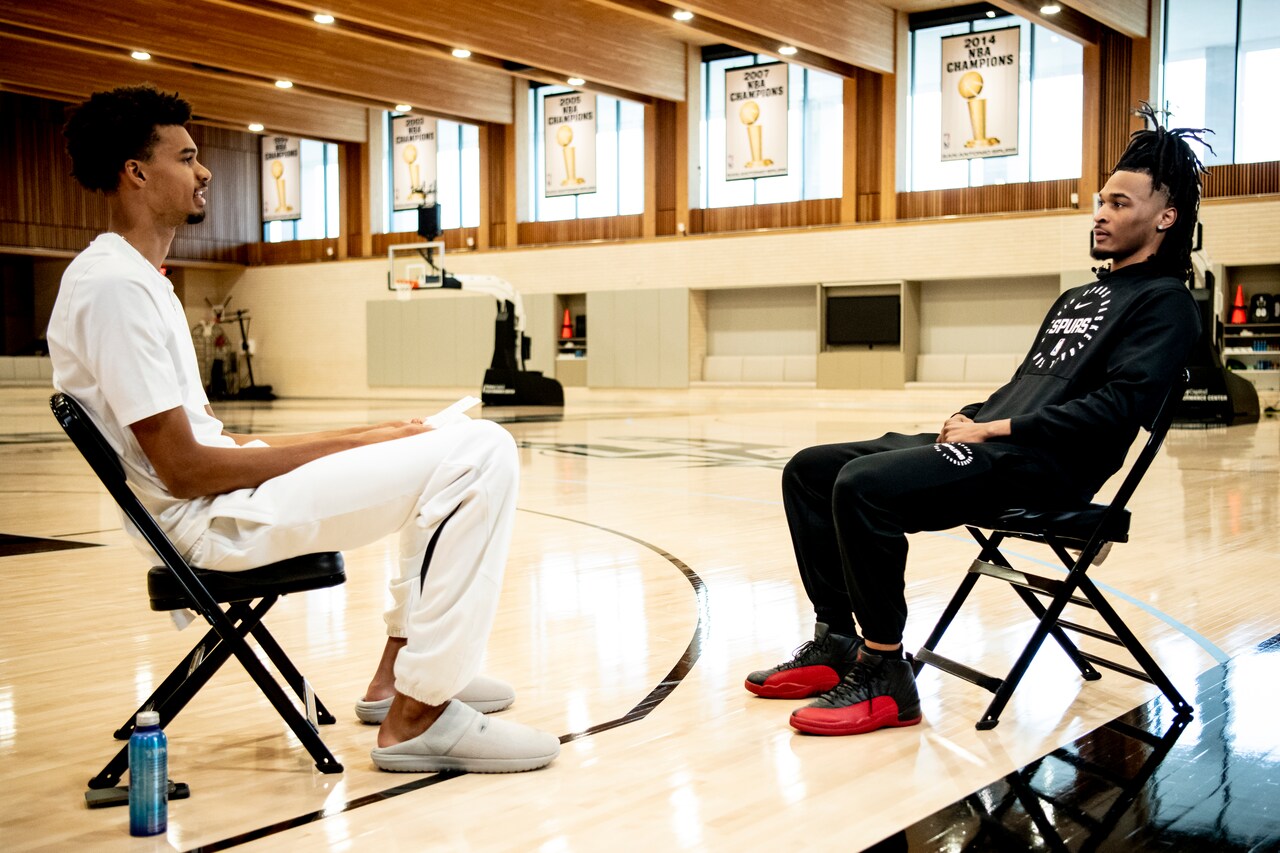 Photos: Stephon Castle Wins 2025 NBA Rookie of The Year | San Antonio Spurs