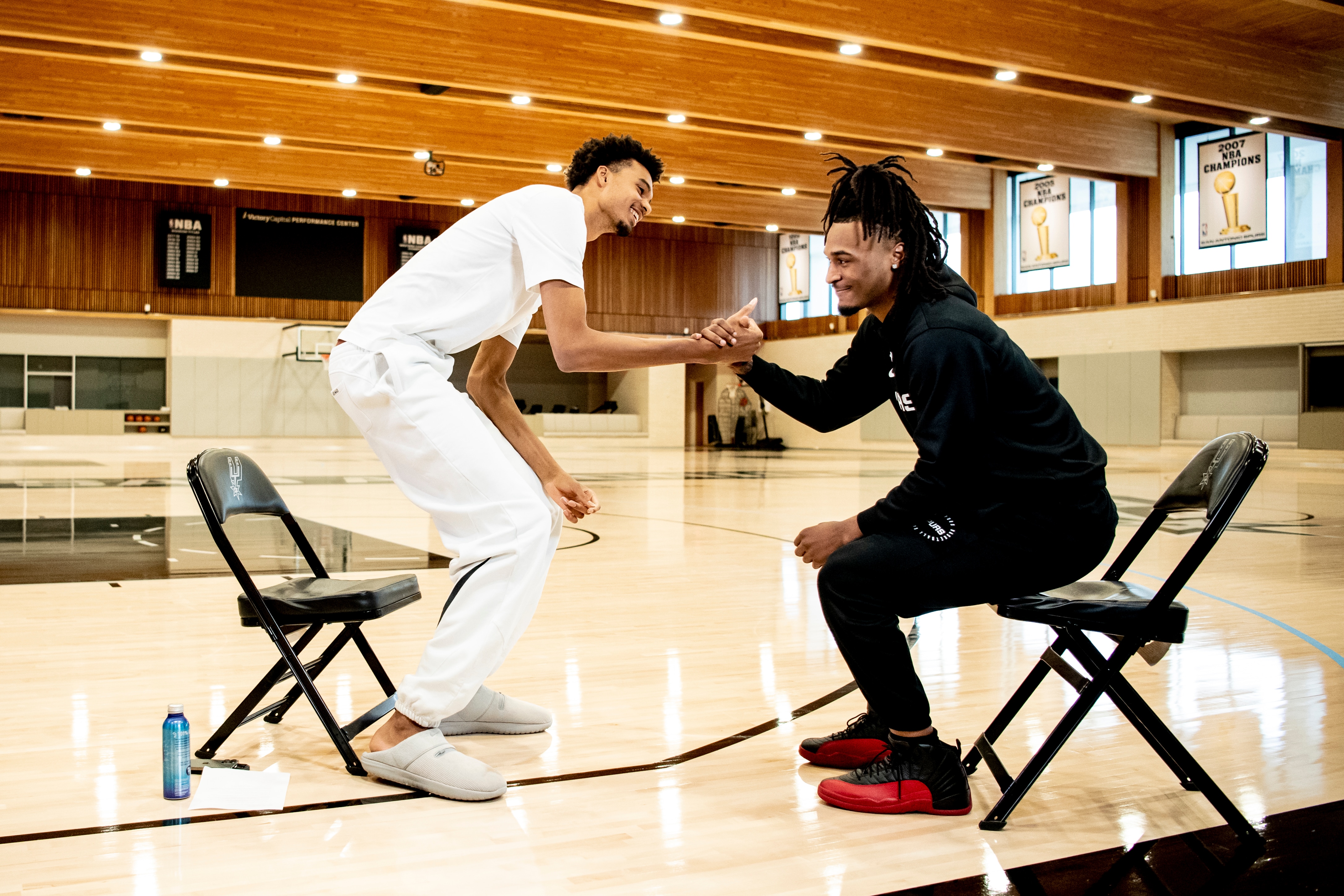 Photos: Stephon Castle Wins 2025 NBA Rookie of The Year | San Antonio Spurs