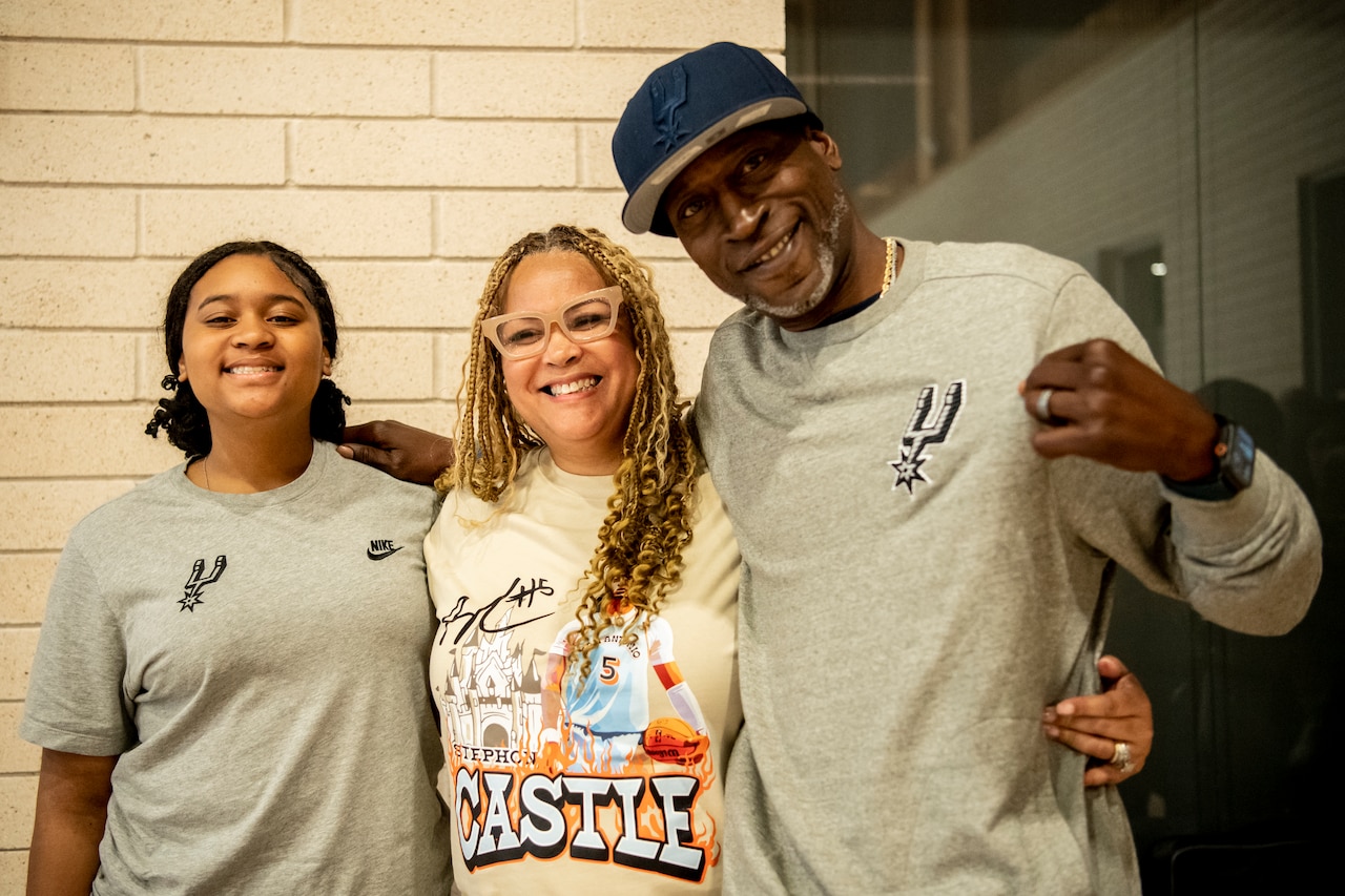 Photos: Stephon Castle Wins 2025 NBA Rookie of The Year | San Antonio Spurs