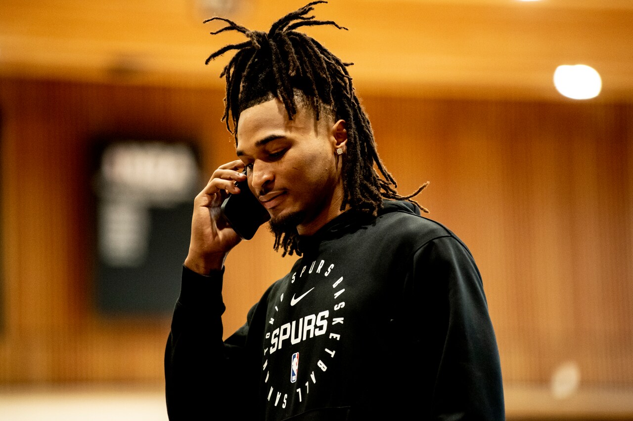 Photos: Stephon Castle Wins 2025 NBA Rookie of The Year | San Antonio Spurs