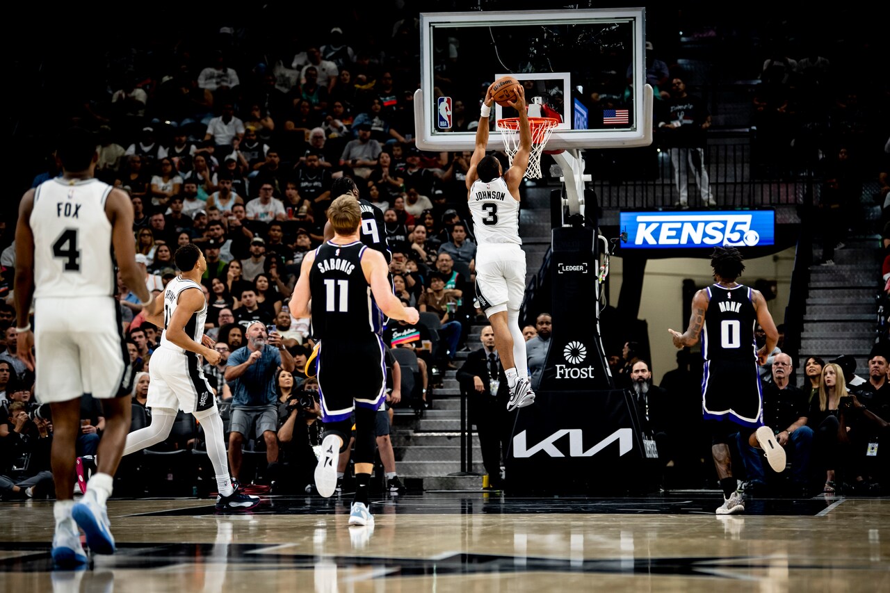 Photos: Spurs vs. Sacramento Kings | 11/16/25 | San Antonio Spurs