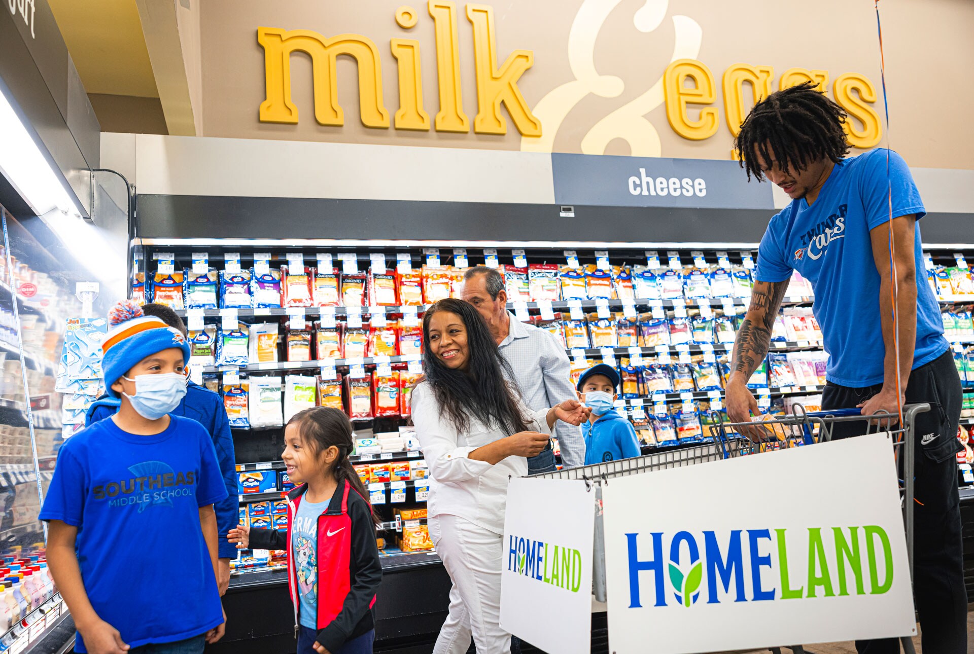 Photos: Jaylin Williams Goes Homeland Shopping Photo Gallery | NBA.com