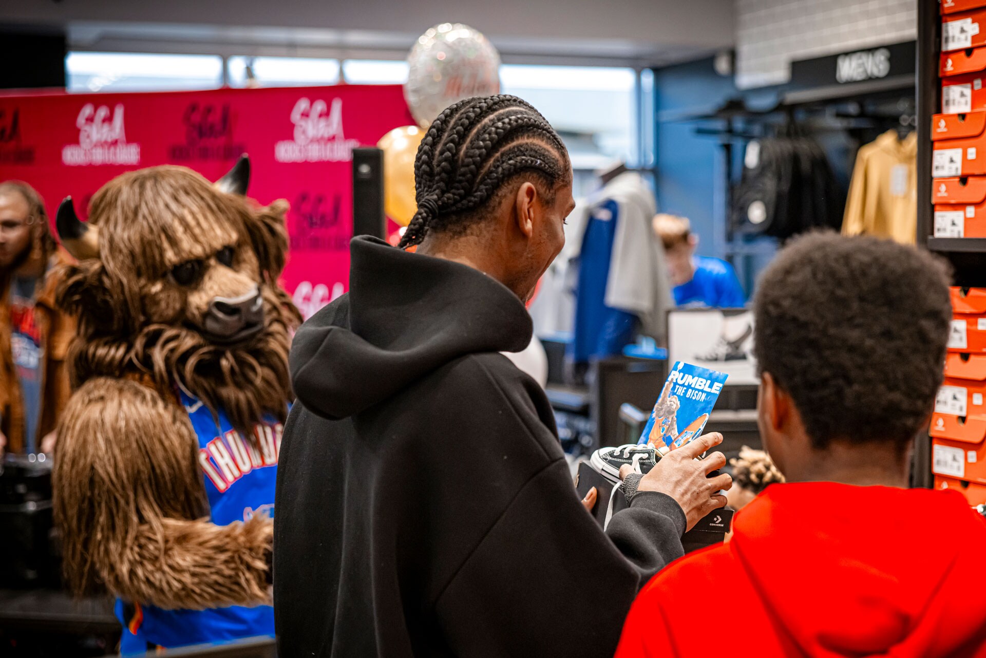 Photos: SGA Holiday Shopping Spree Photo Gallery | NBA.com