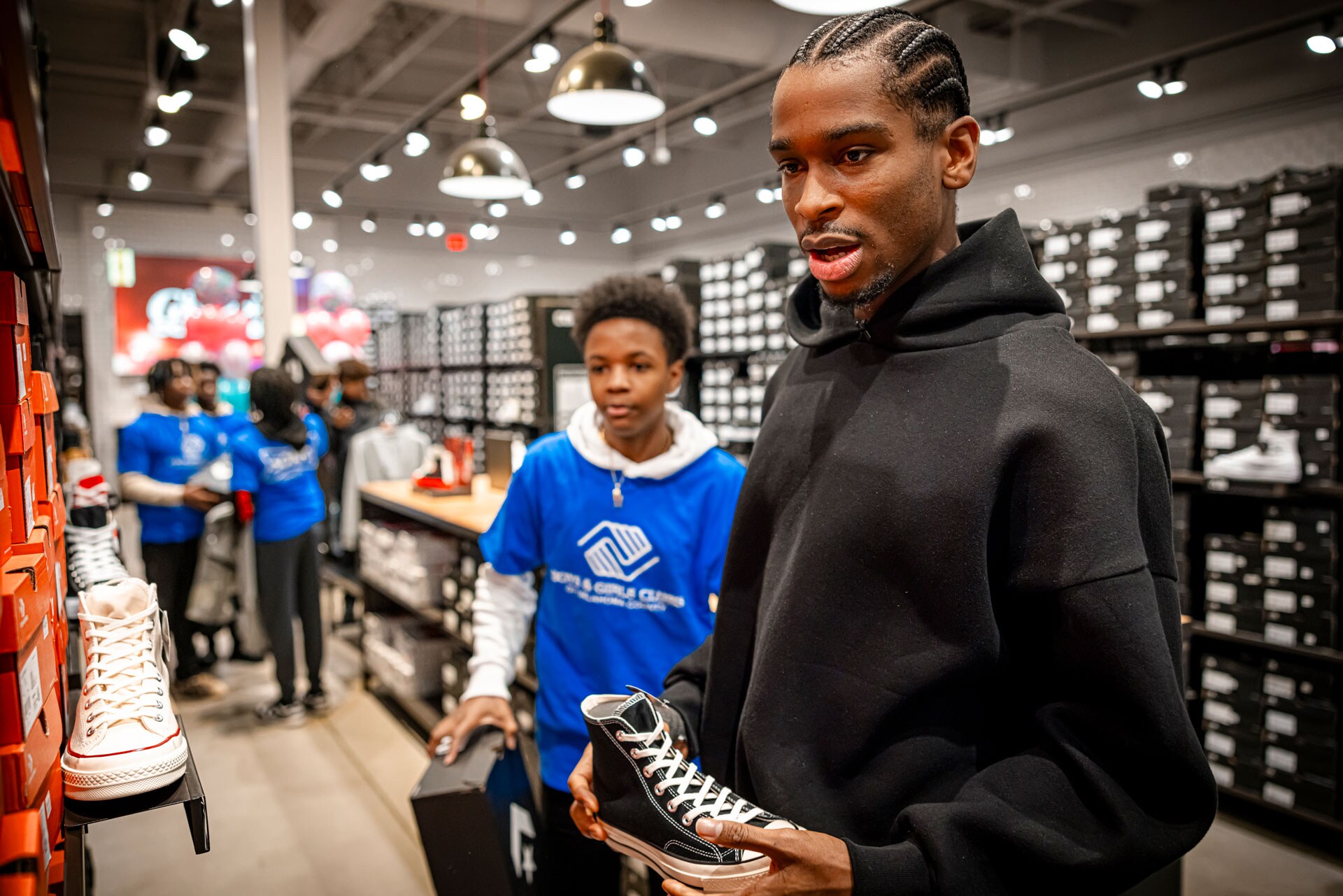 Photos: SGA Holiday Shopping Spree Photo Gallery | NBA.com