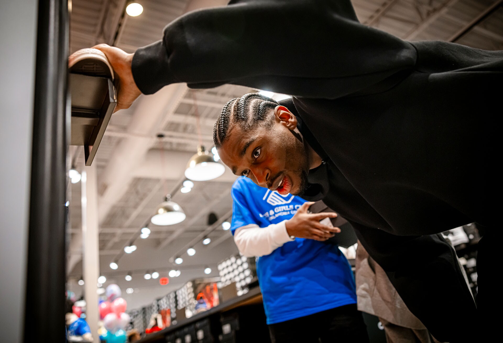 Photos: SGA Holiday Shopping Spree Photo Gallery | NBA.com
