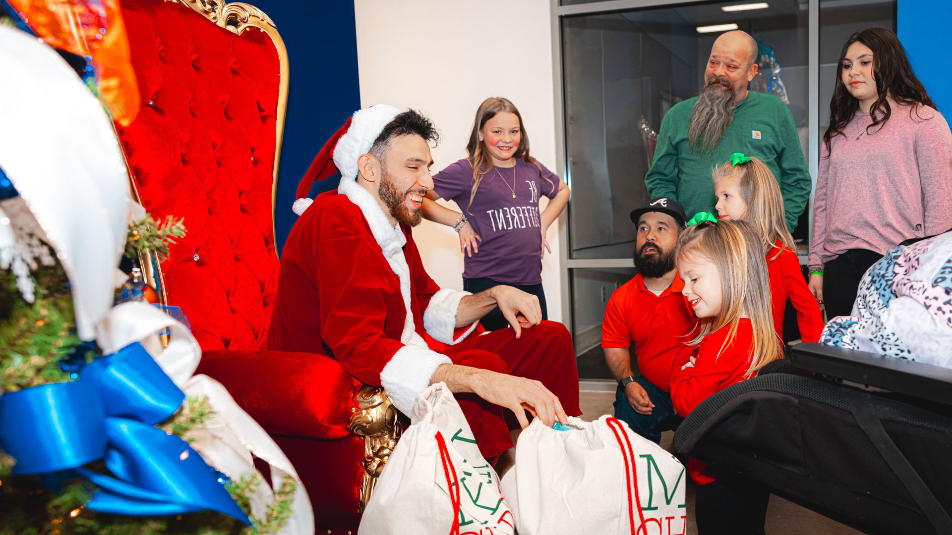 Photos: Santa Chet Holmgren Brings Smiles | Oklahoma City Thunder