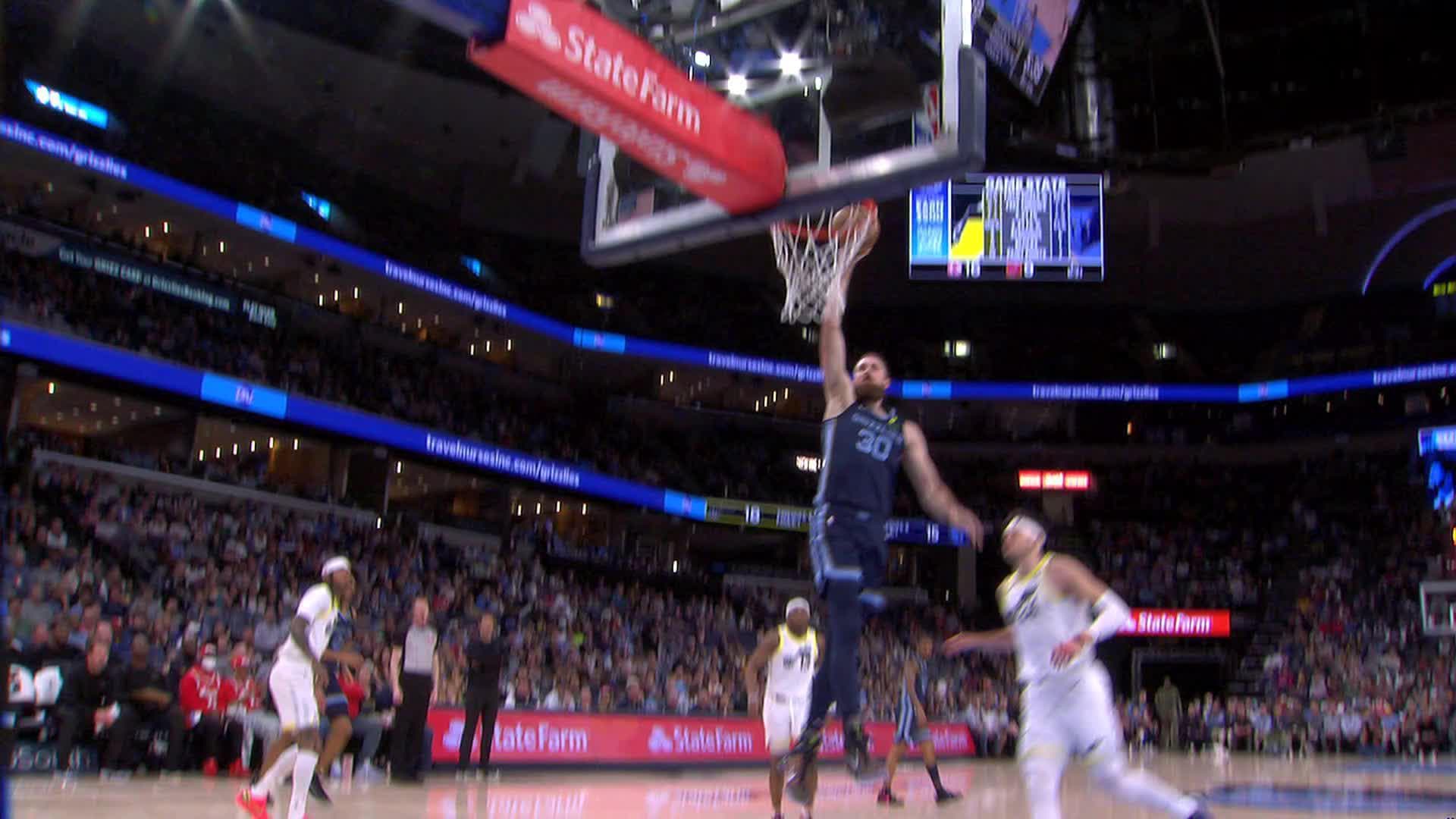 Jay Huff rises up and throws it down