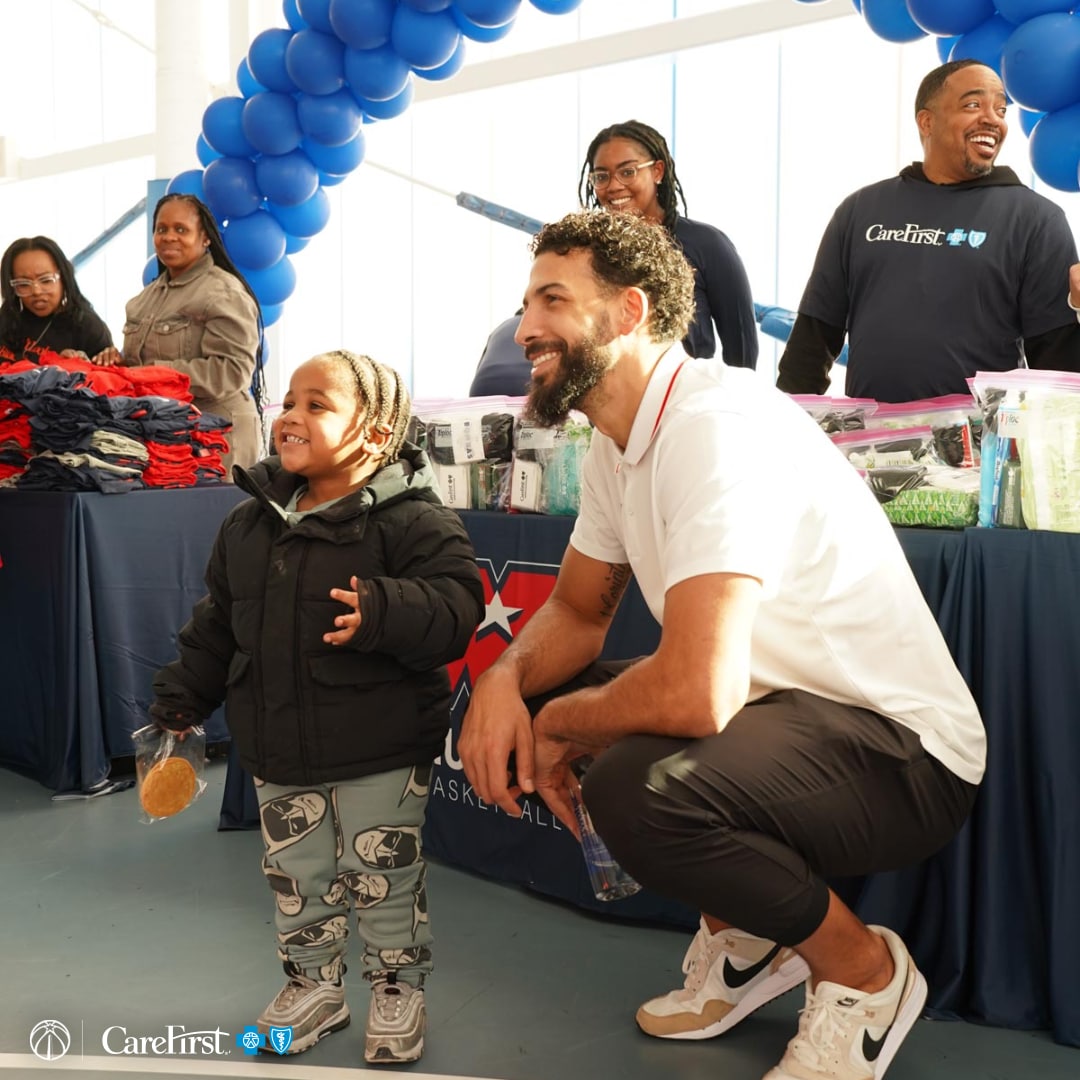 Photos: Thankful Meals | 10/18/23 Photo Gallery | NBA.com