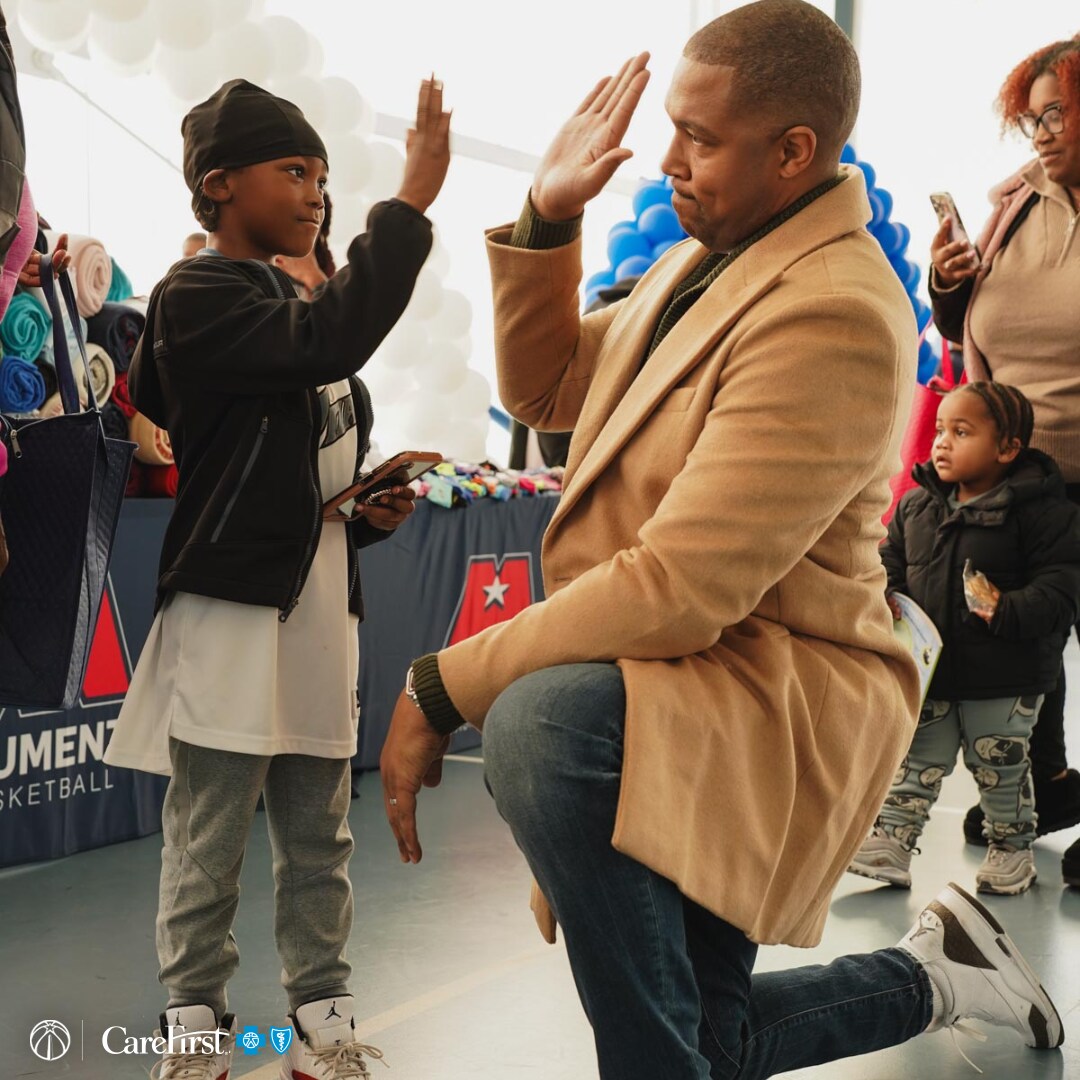 Photos: Thankful Meals | 10/18/23 Photo Gallery | NBA.com