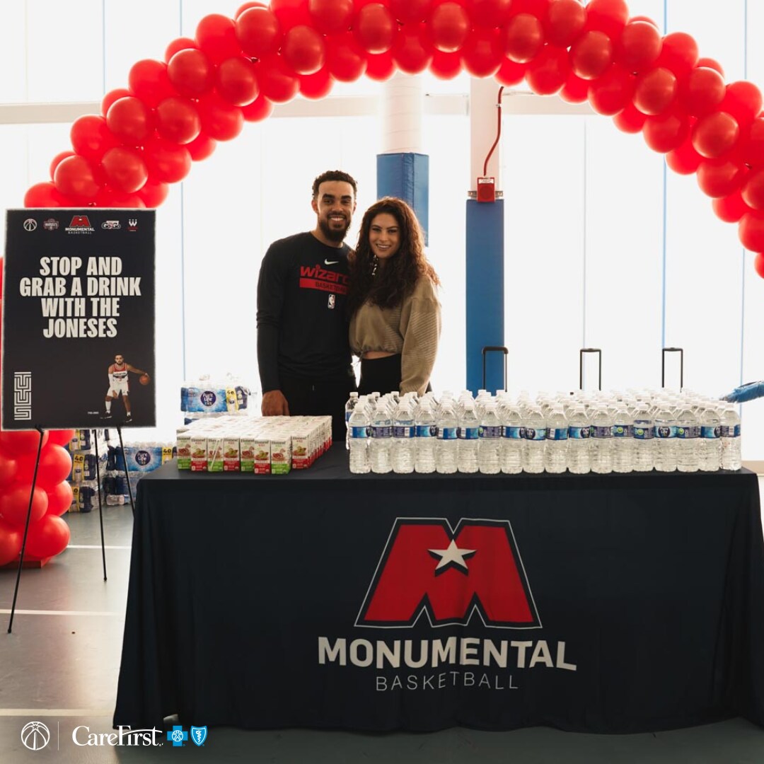 Photos: Thankful Meals | 10/18/23 Photo Gallery | NBA.com