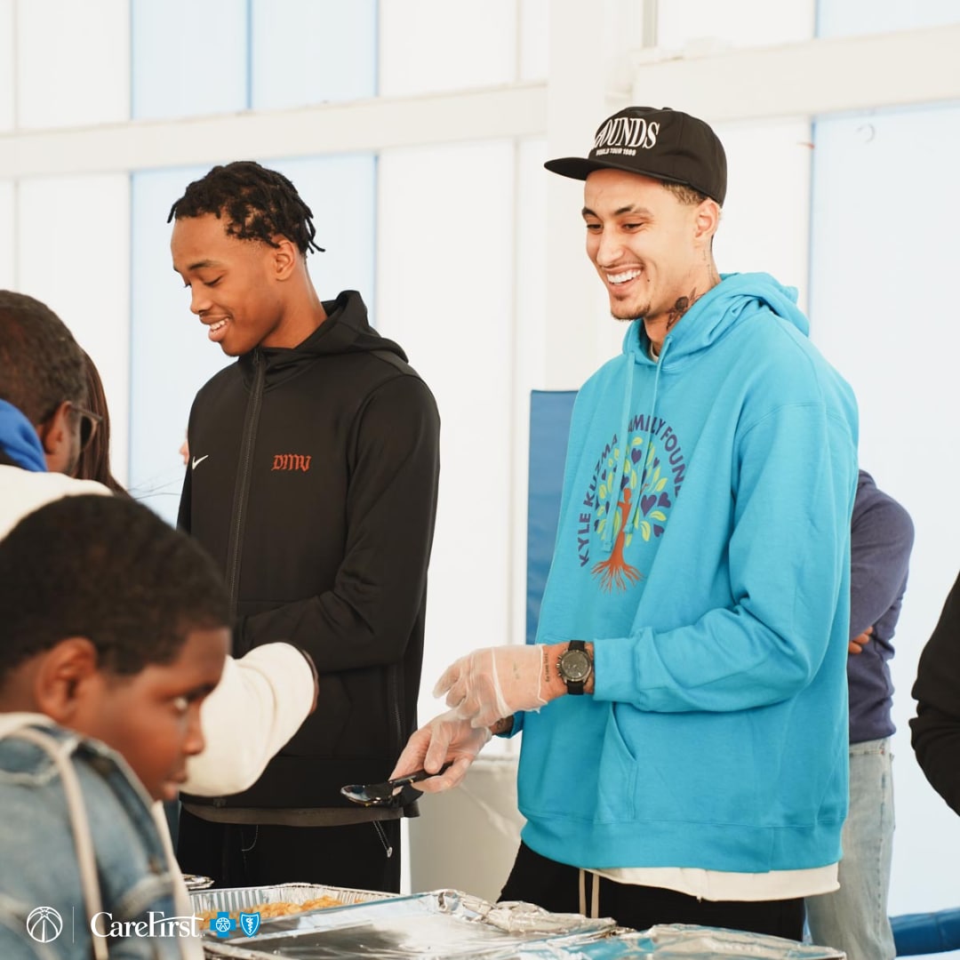 Photos: Thankful Meals | 10/18/23 Photo Gallery | NBA.com