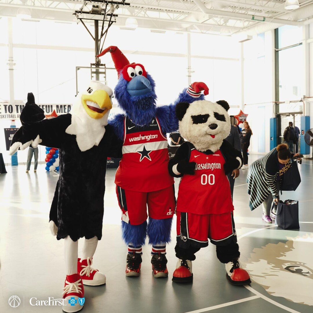 Photos: Thankful Meals | 10/18/23 Photo Gallery | NBA.com