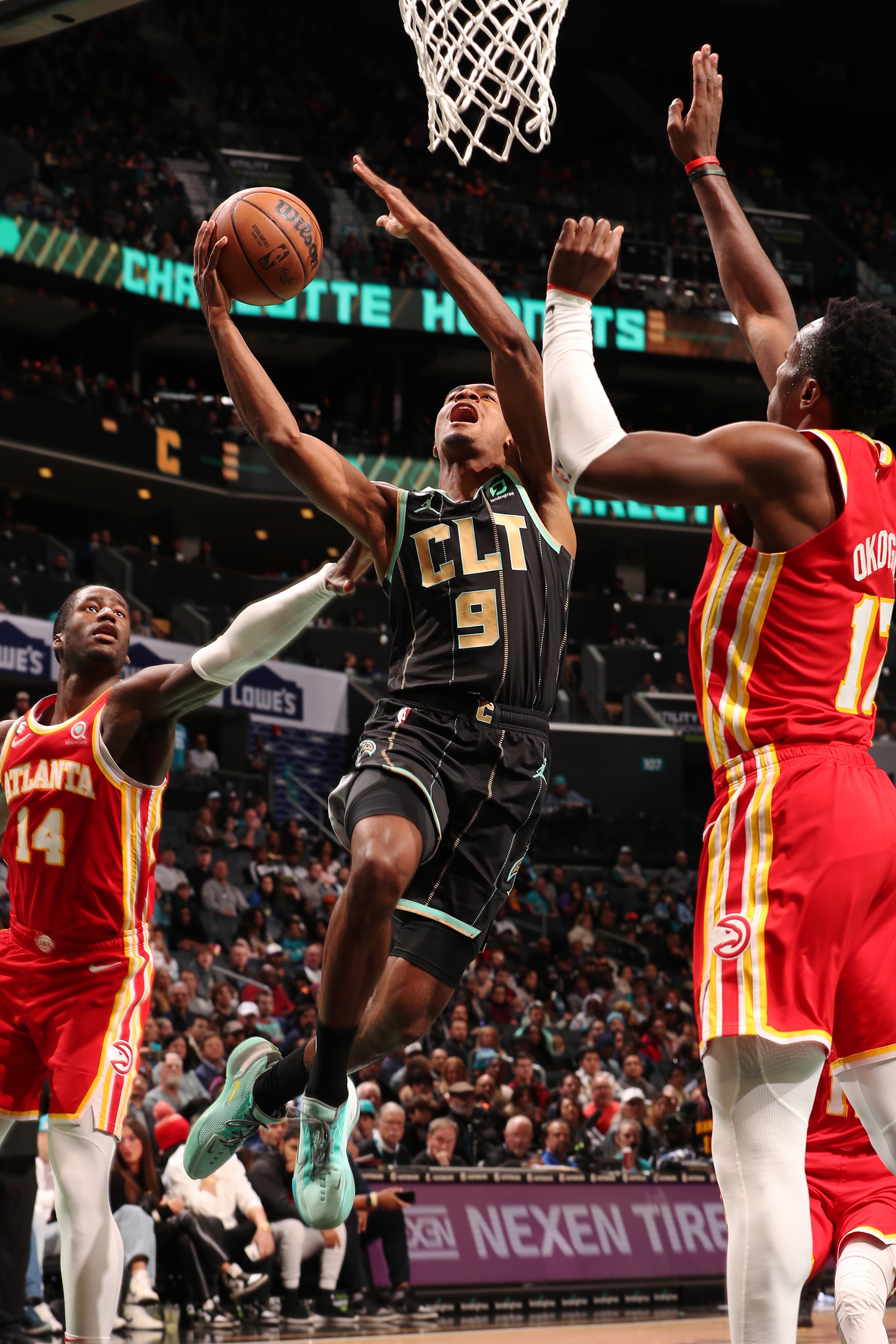 Hornets vs Hawks Gallery - 12/16/22 Photo Gallery | NBA.com