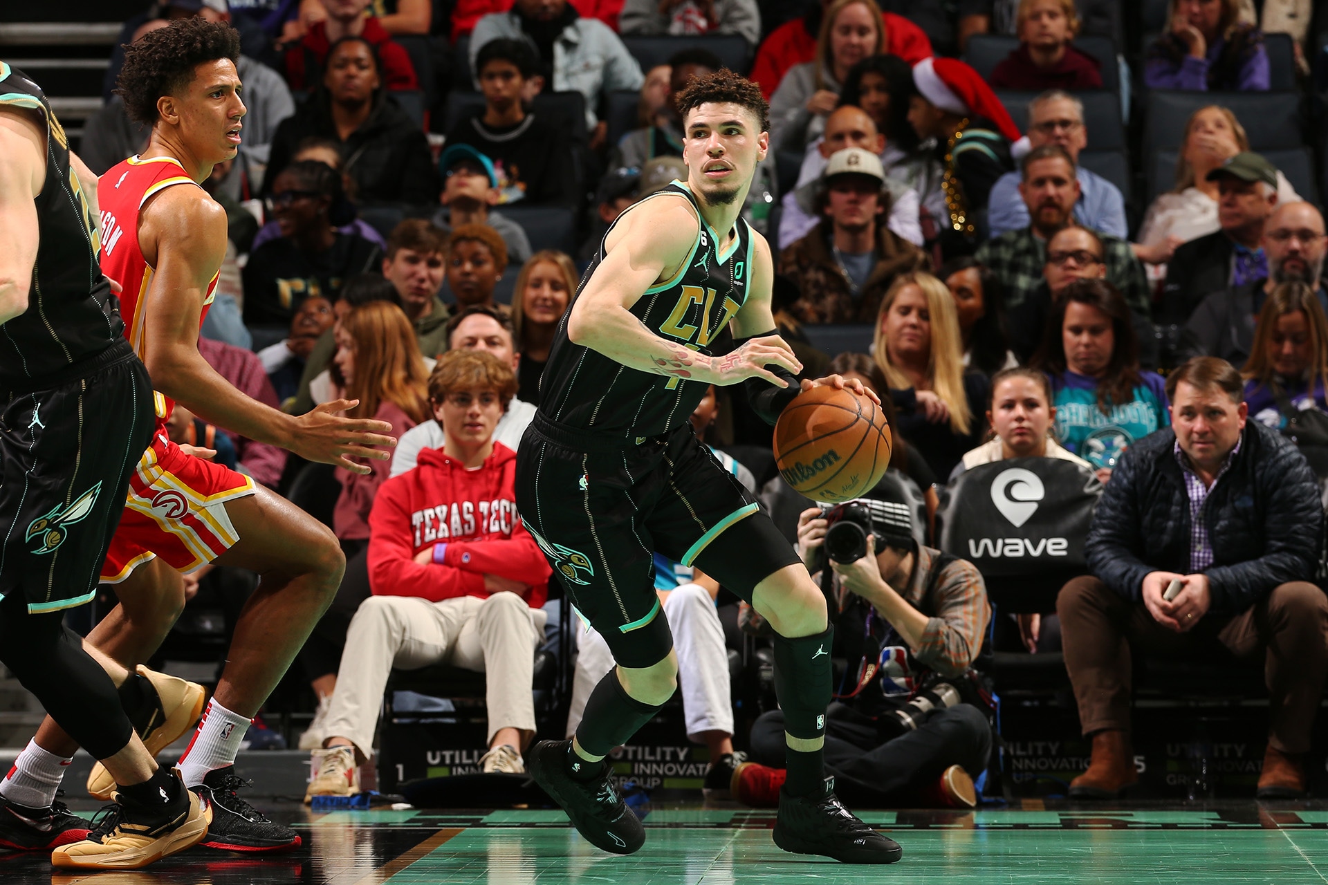 Hornets vs Hawks Gallery - 12/16/22 Photo Gallery | NBA.com