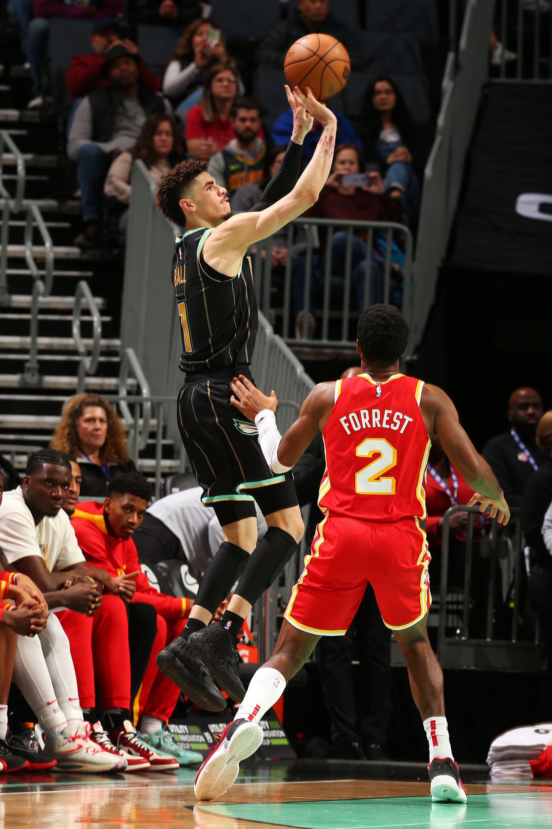 Hornets vs Hawks Gallery - 12/16/22 Photo Gallery | NBA.com