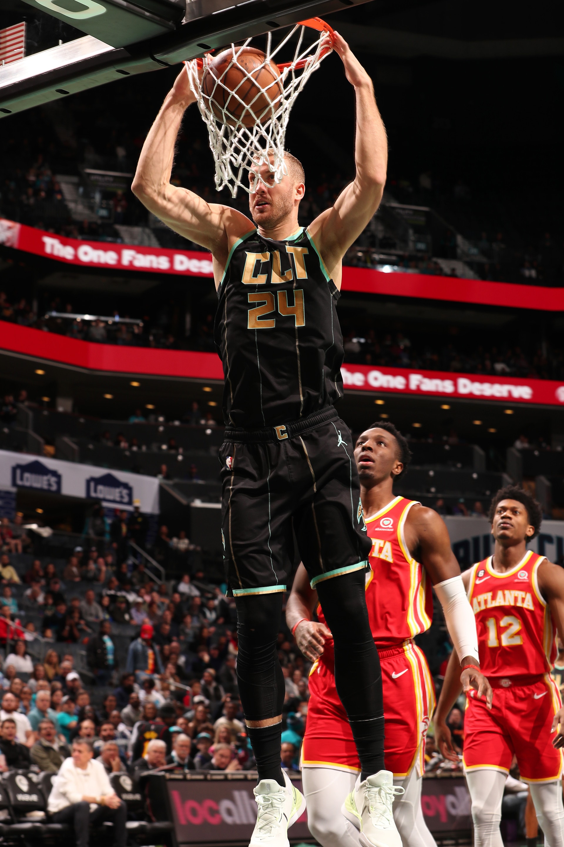 Hornets vs Hawks Gallery - 12/16/22 Photo Gallery | NBA.com