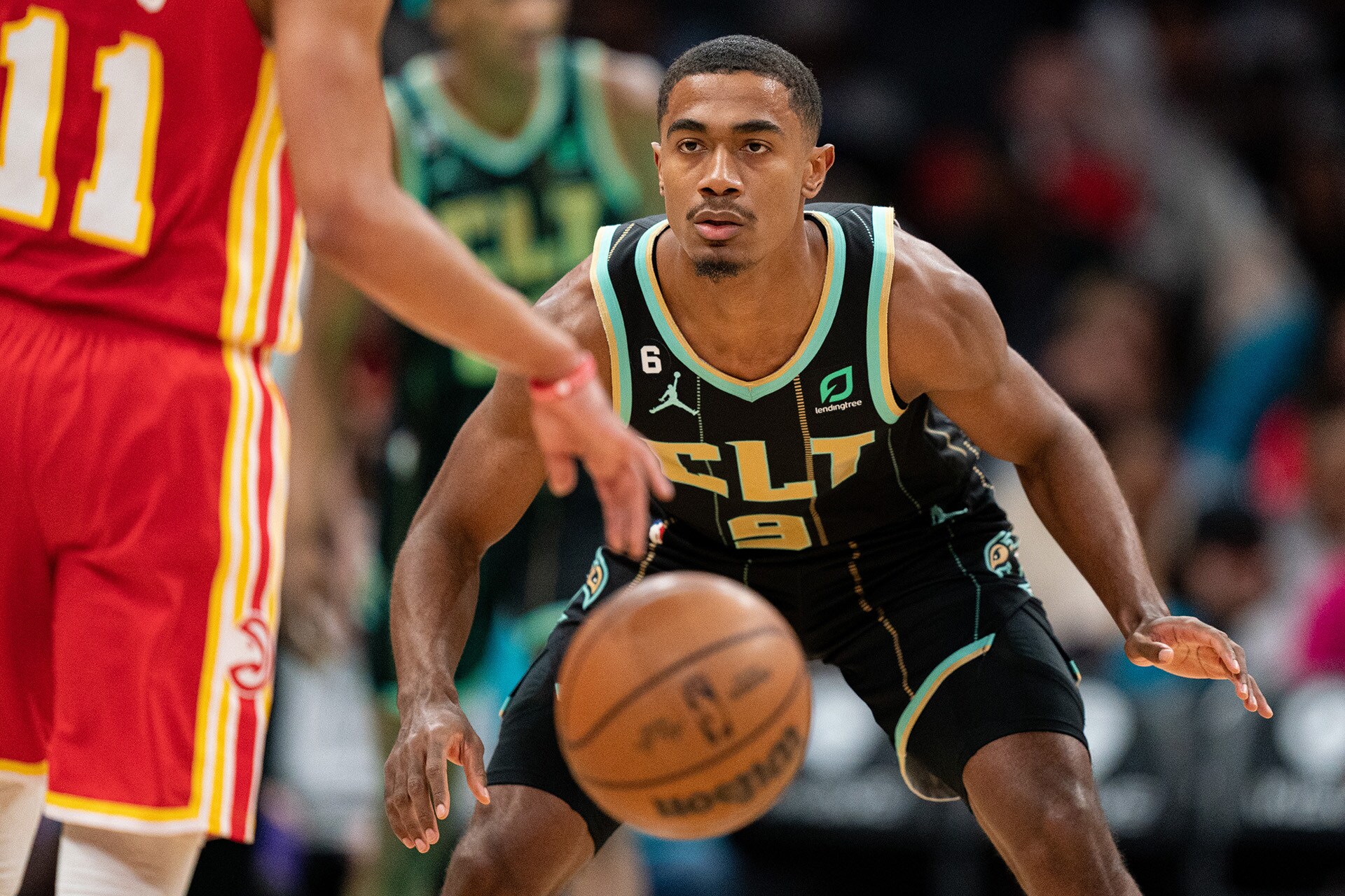 Hornets vs Hawks Gallery - 12/16/22 Photo Gallery | NBA.com