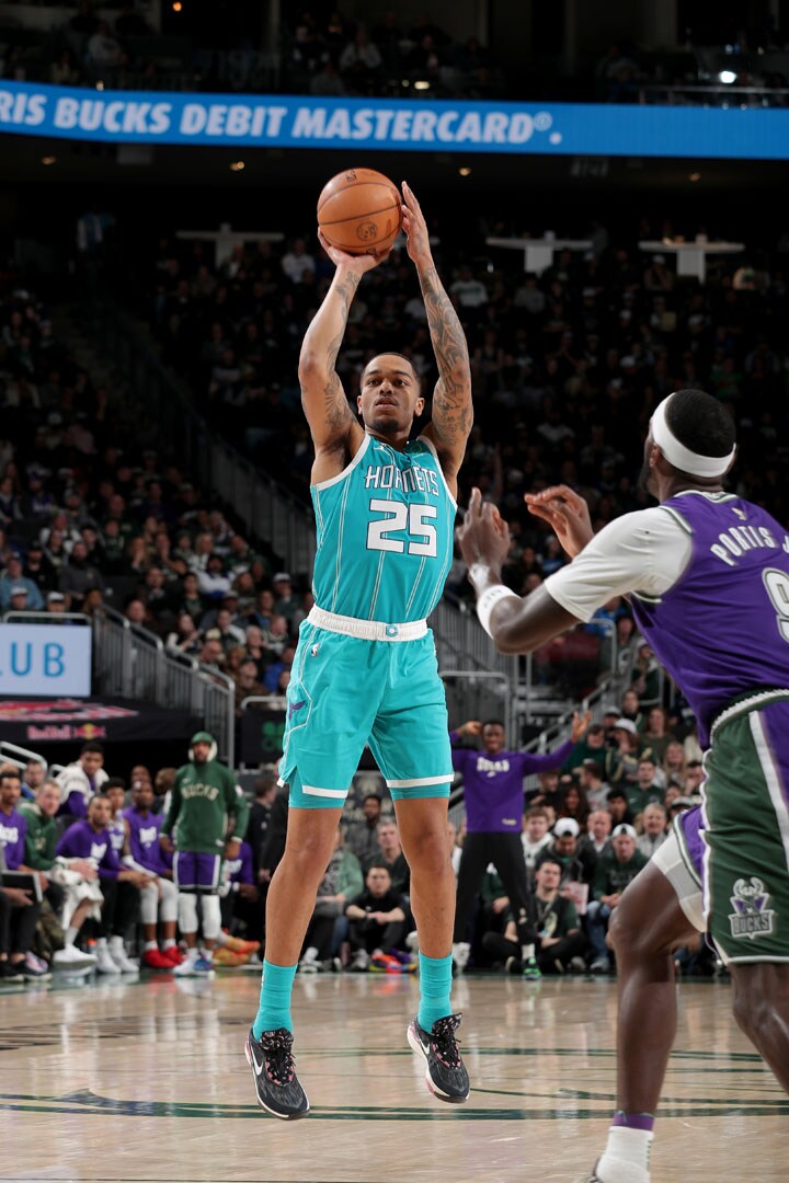 Hornets vs Bucks Gallery - 01/06/23 Photo Gallery | NBA.com