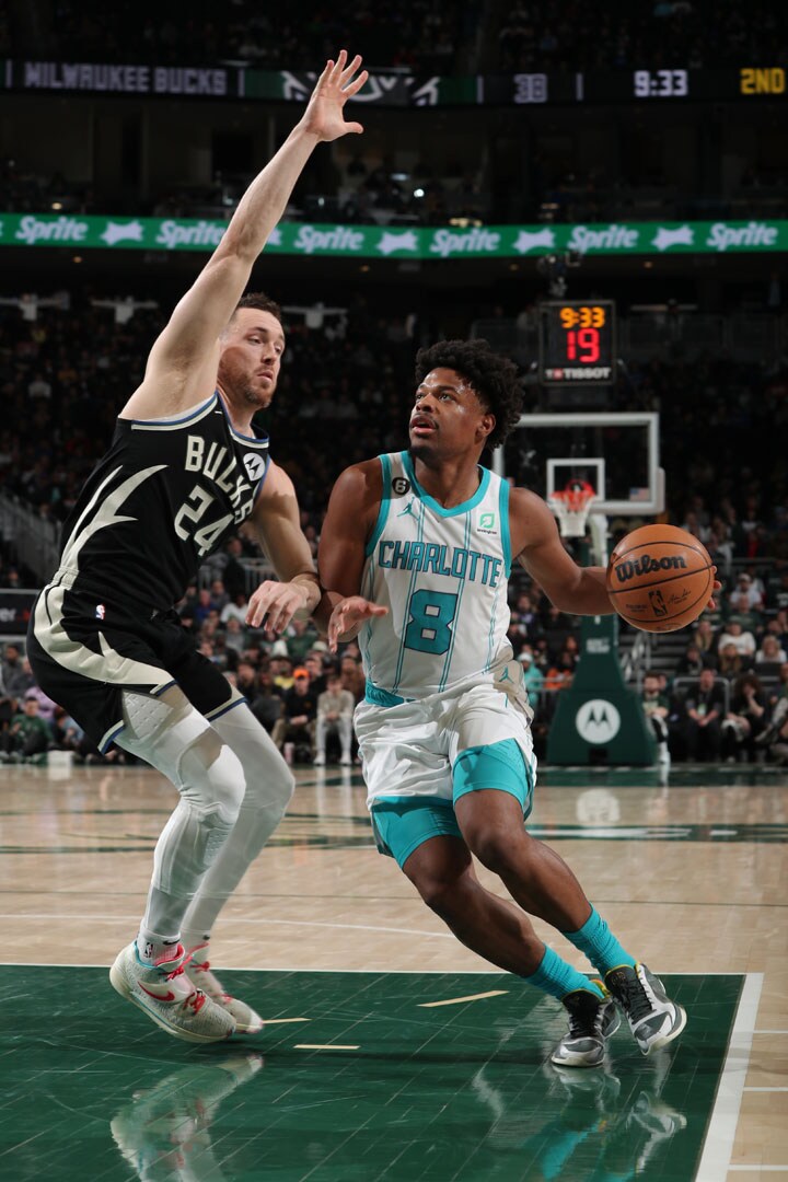 Hornets vs Bucks Gallery - 01/31/23 Photo Gallery | NBA.com