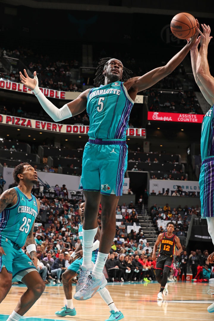 Hornets Compete, Execute Late For Season-Opening Win Over Atlanta | NBA.com