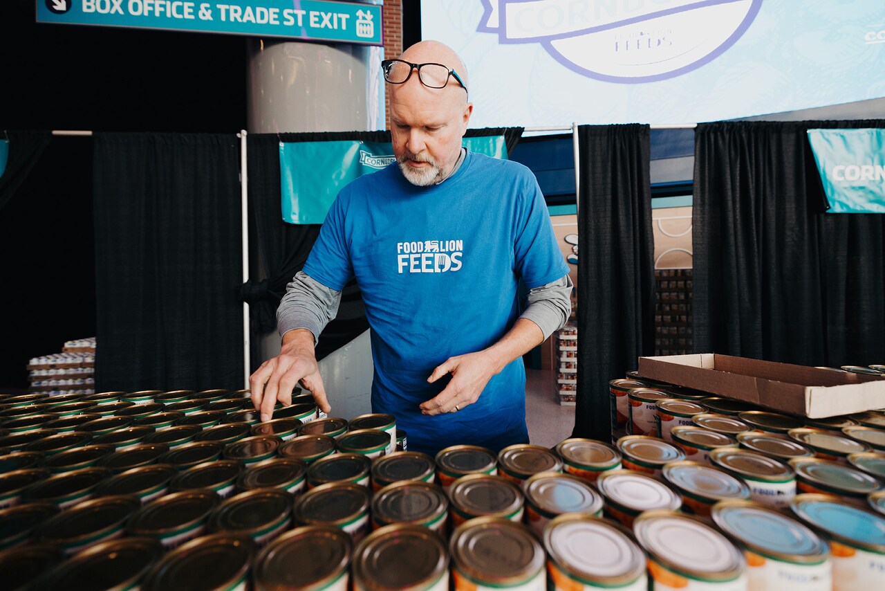 13th Annual Cornucopia Gallery Photo Gallery | NBA.com