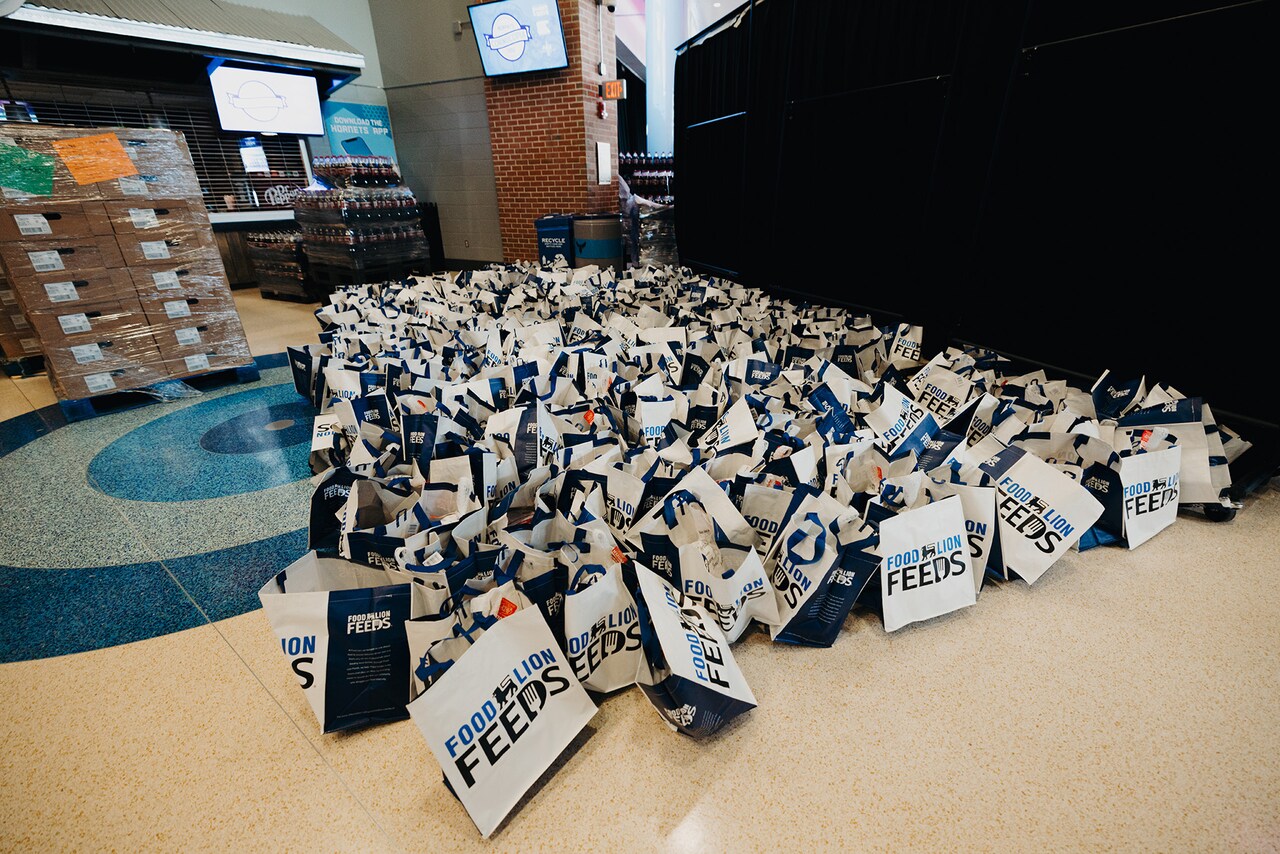 13th Annual Cornucopia Gallery Photo Gallery | NBA.com