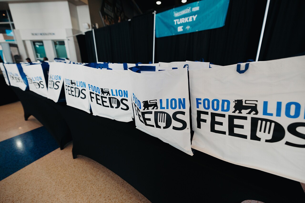 13th Annual Cornucopia Gallery Photo Gallery | NBA.com