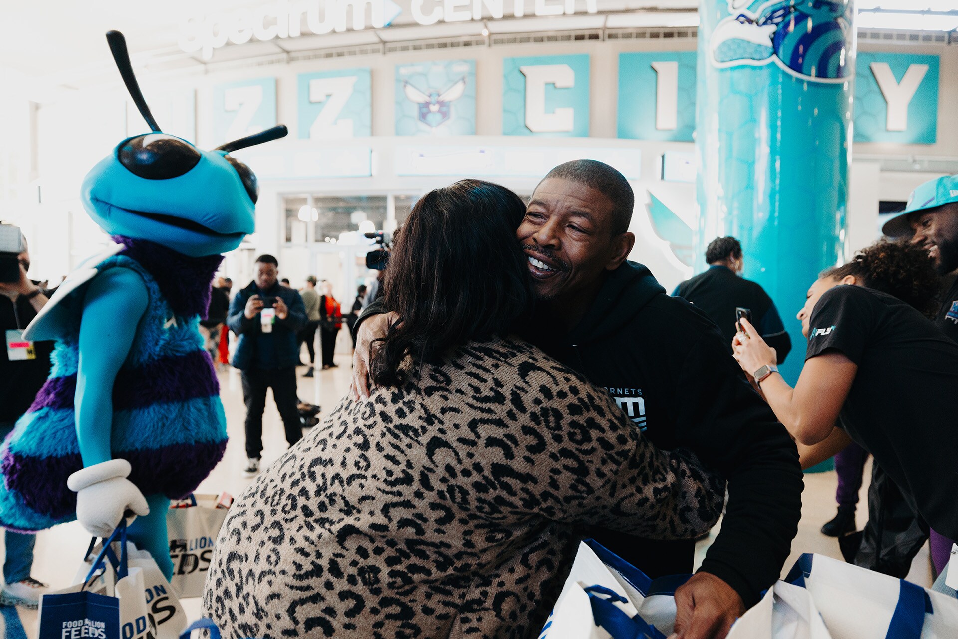 13th Annual Cornucopia Gallery Photo Gallery | NBA.com