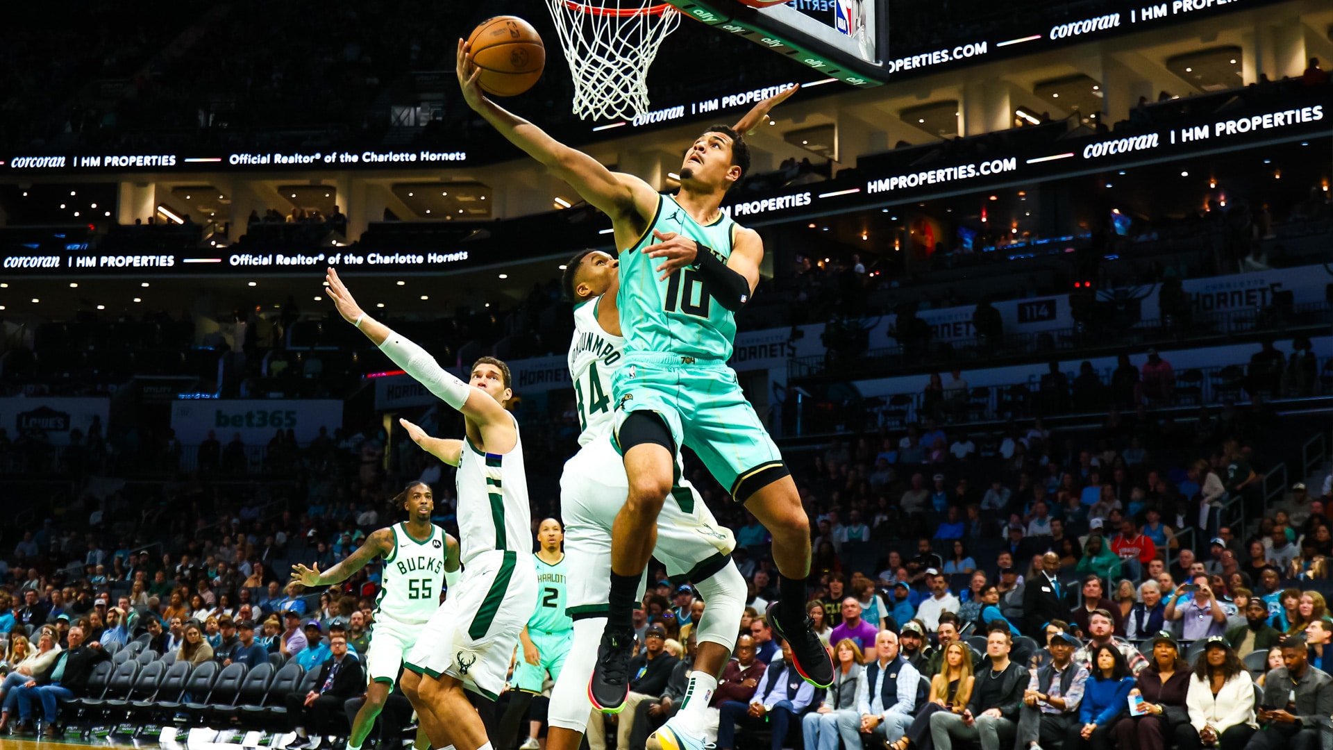 Hornets vs Bucks Gallery - 11/16/24 Photo Gallery | NBA.com