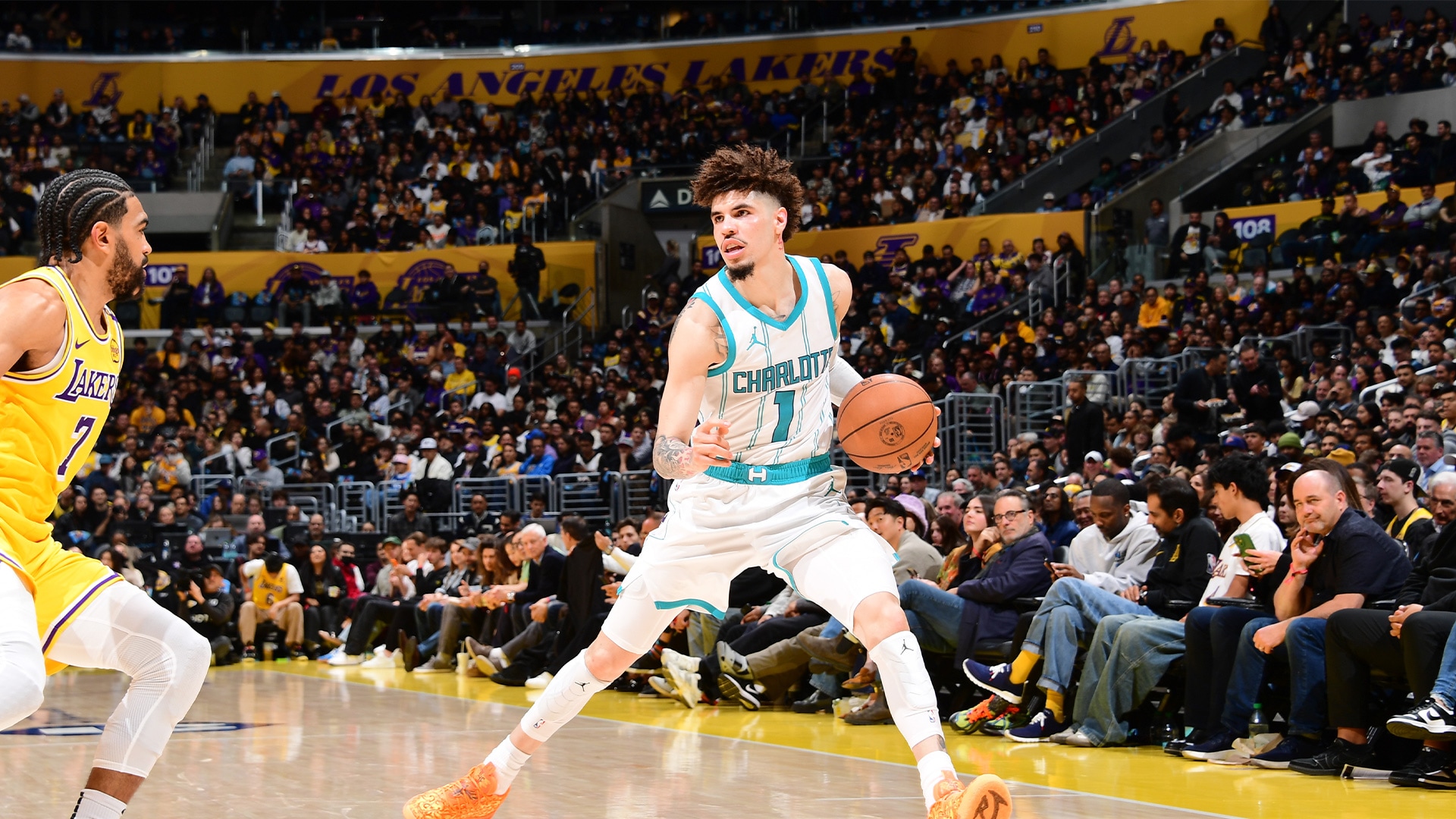 Hornets Use Massive 2nd-Half Run, Ball Takes Control In Clutch To Lead ...