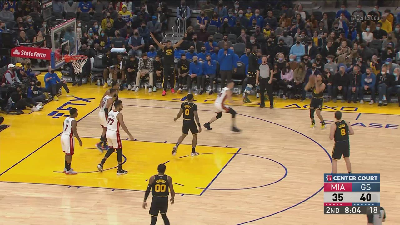 Kyle Lowry with a full-court assist to Tyler Herro for 2