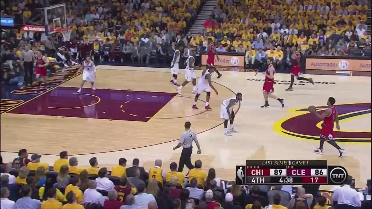 Rose to Butler for Three | Chicago Bulls