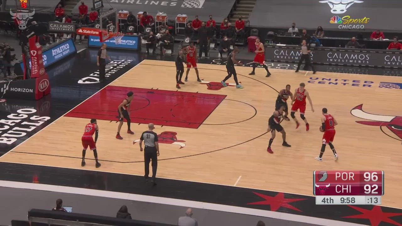 Zach making plays in the 4th quarter | Chicago Bulls